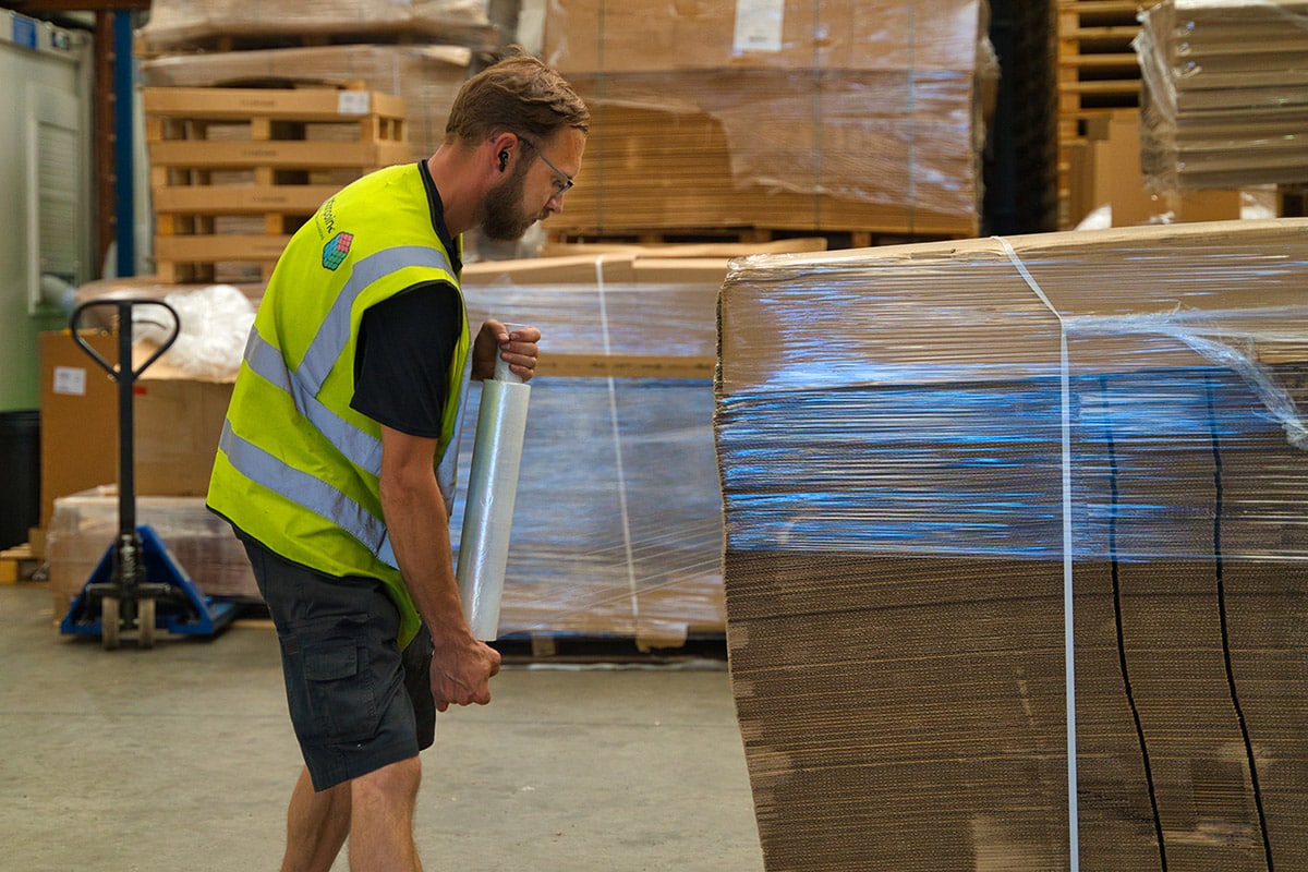 Where To Buy? A Bespoke Packaging Merchant Vs A Manufacturer